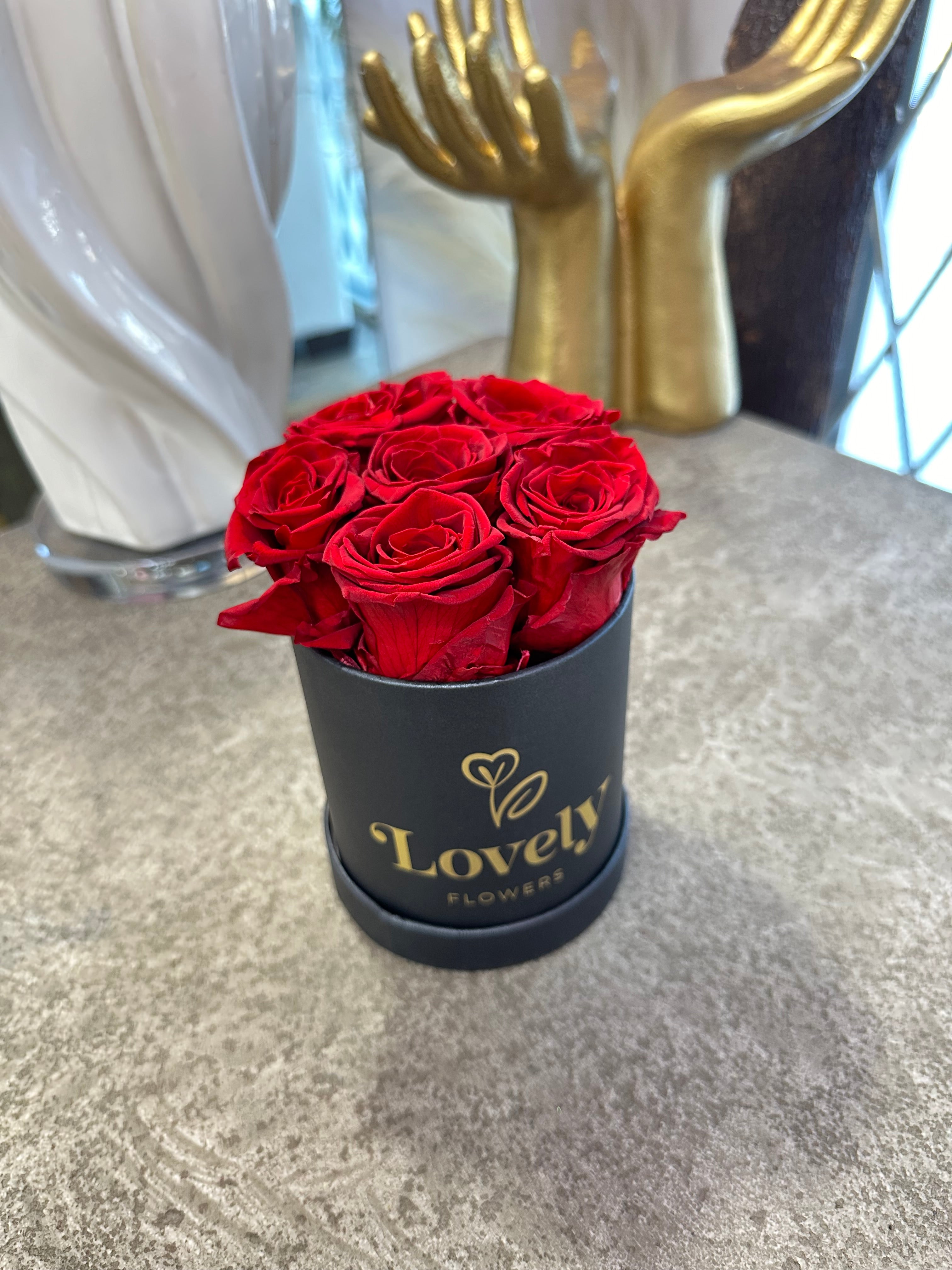 Small Round Box – Lovely Flowers