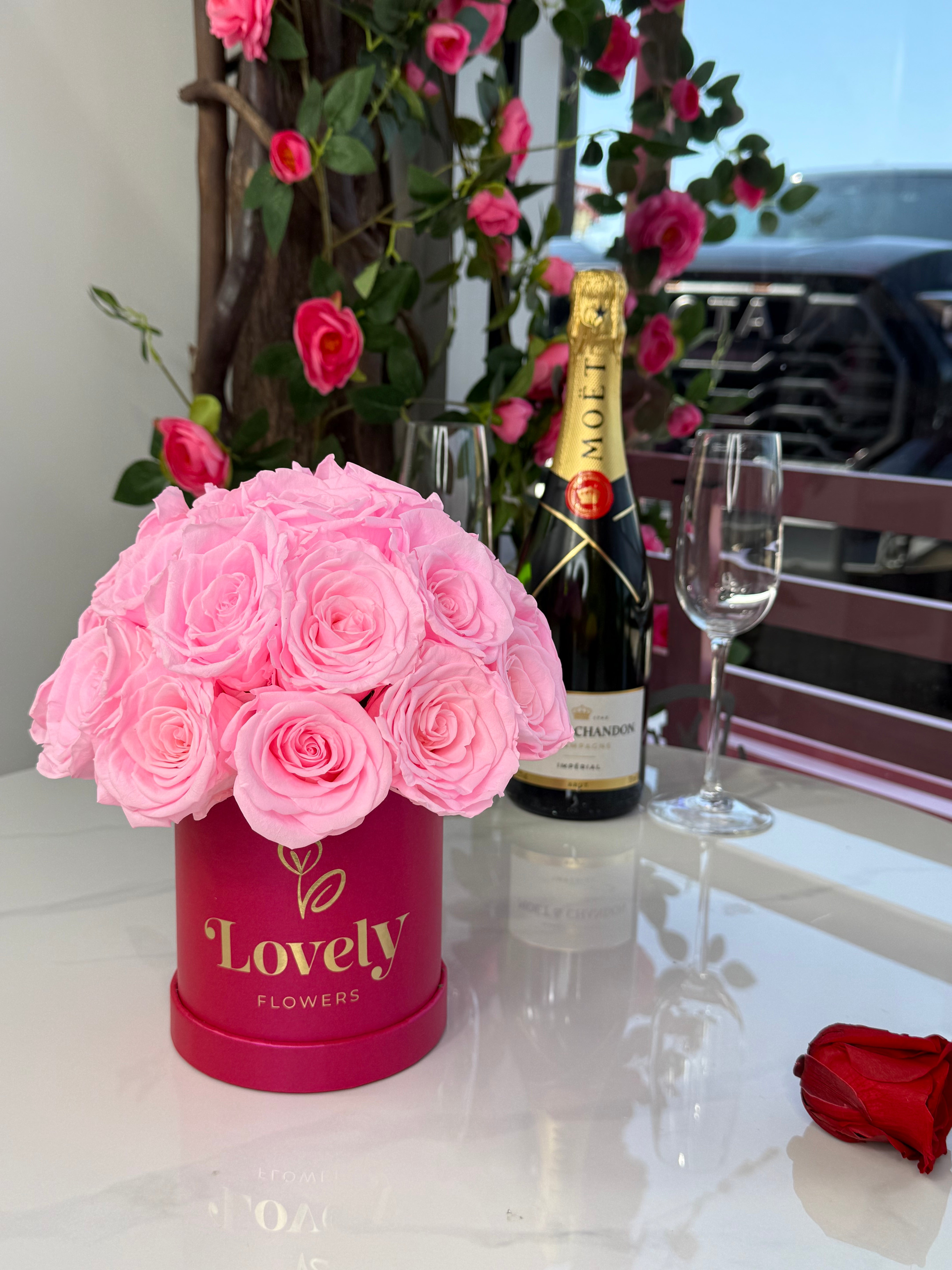25 pink roses round everlasting rose box – Lovely Flowers
