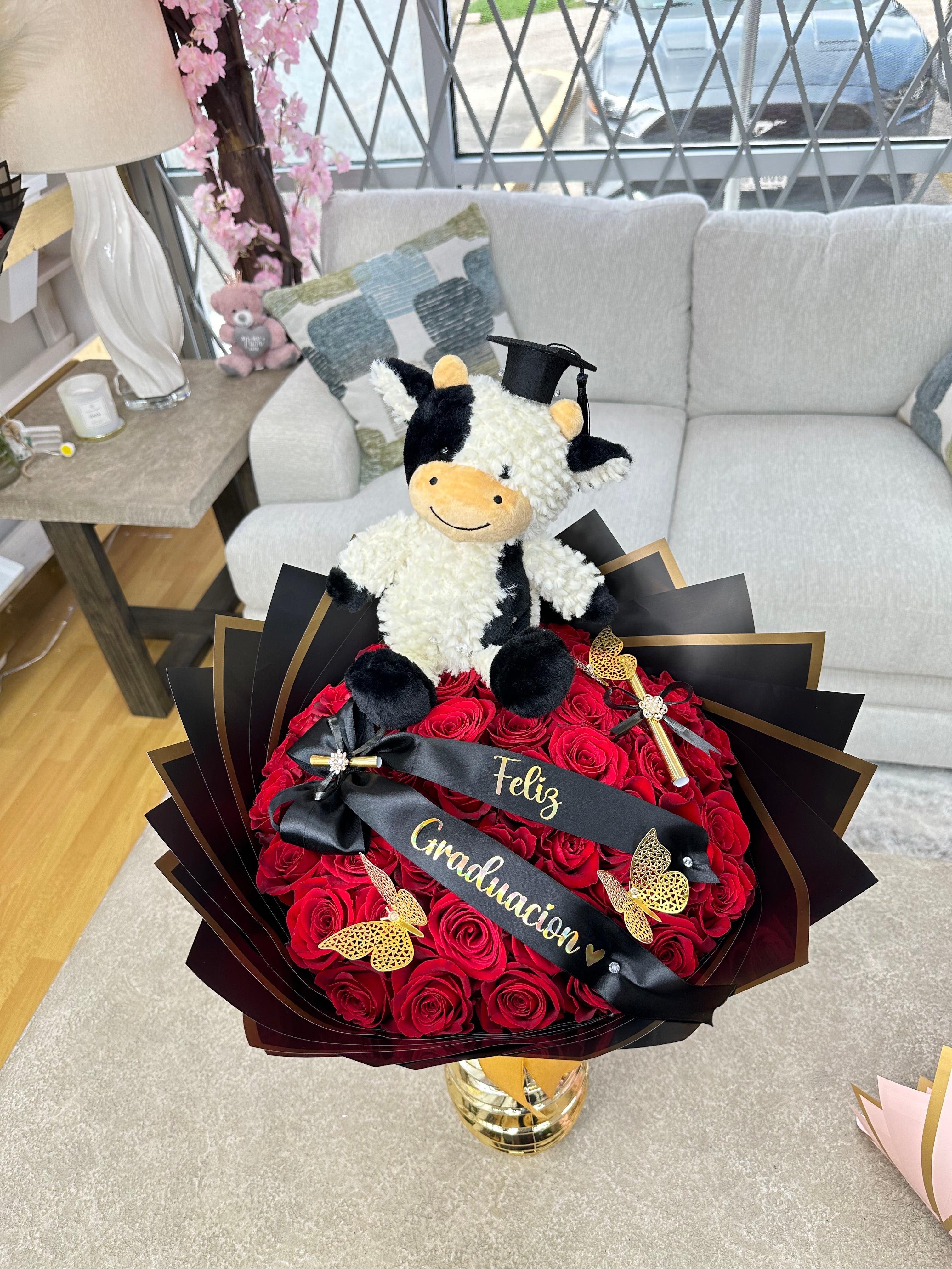 50 Roses + Graduation Decor – Lovely Flowers