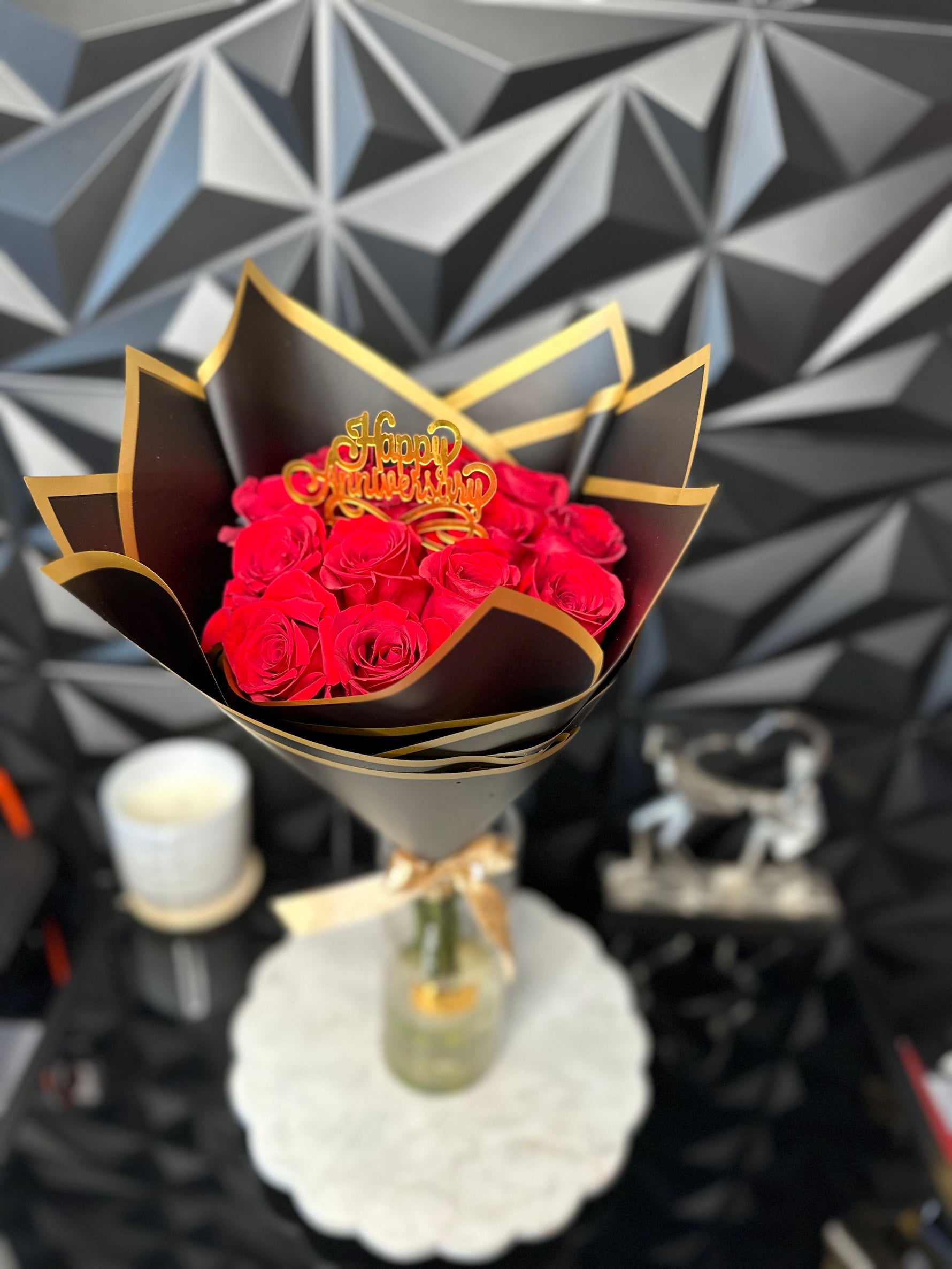 Ramo Buchon 12 Red Roses (Round) – Lovely Flowers