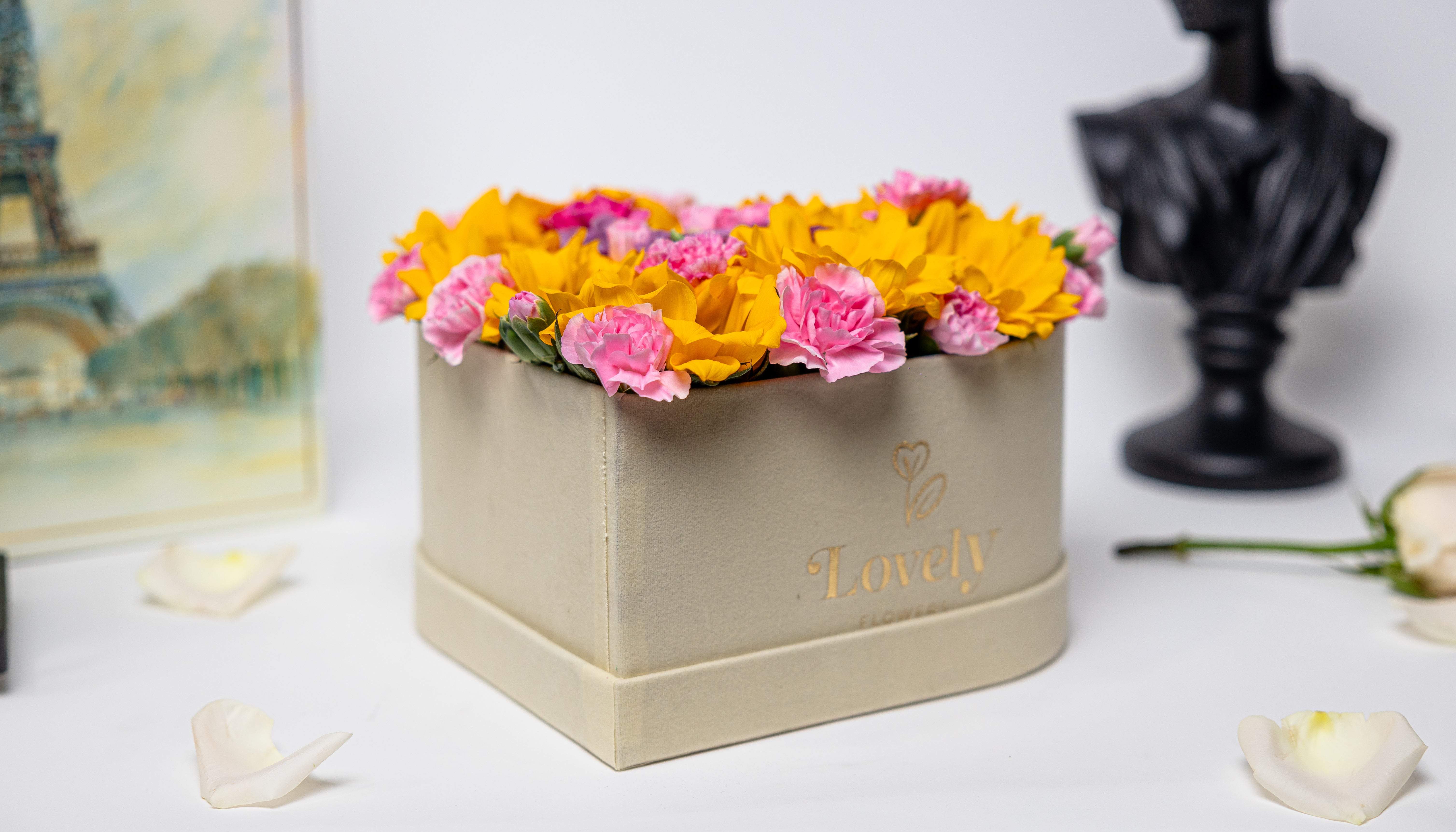 Mix of Flowers Heart box – Lovely Flowers