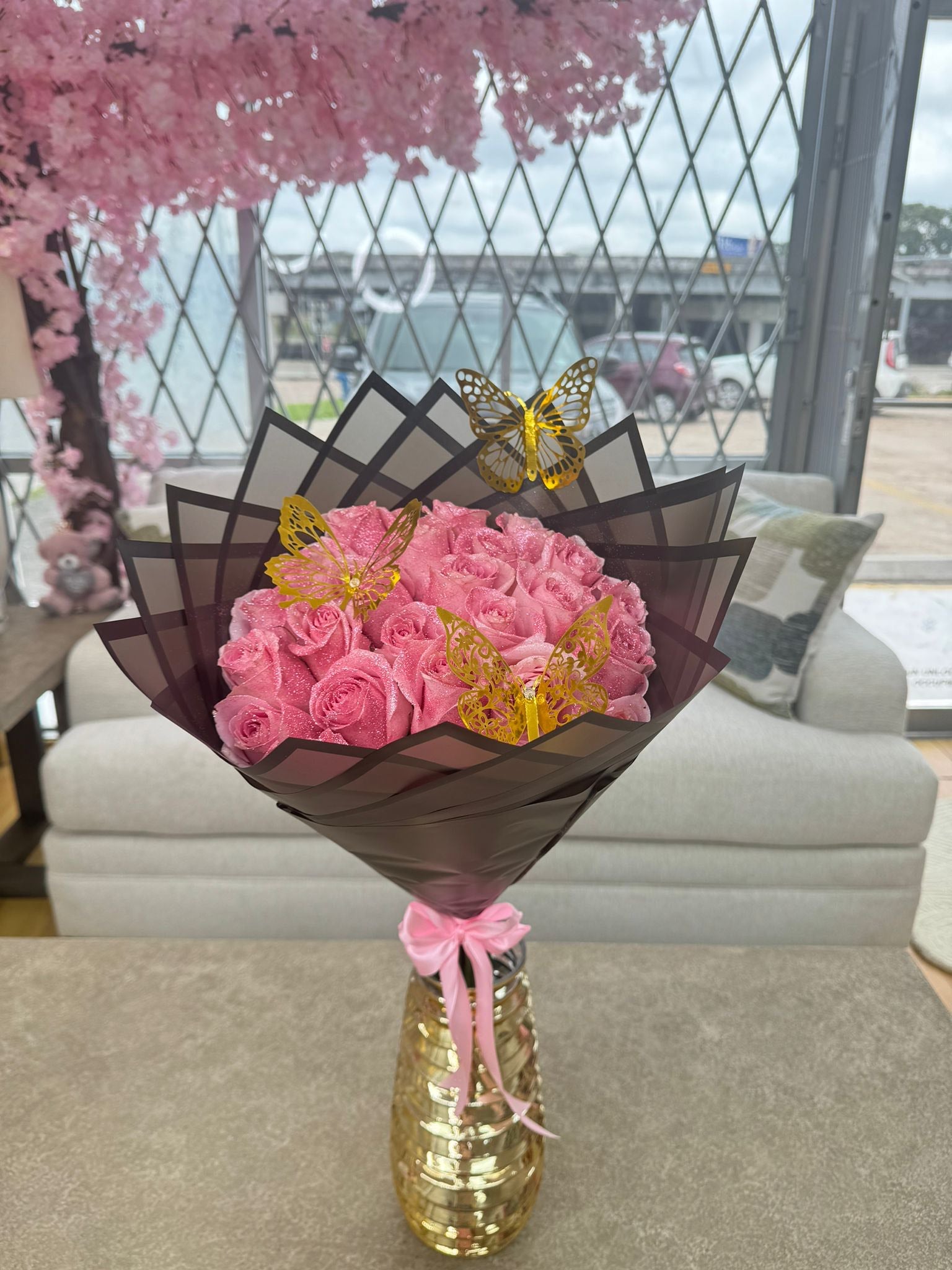 25 Pink Glitter Roses – Lovely Flowers